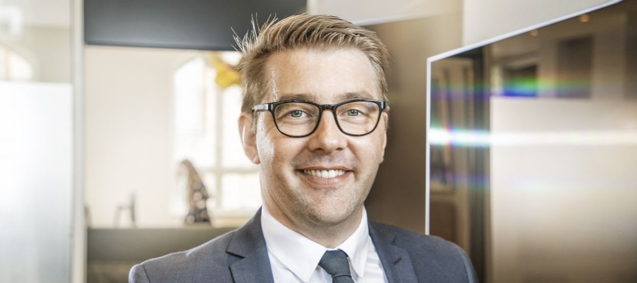 Daniel James Pedersen – Curiaadvokater